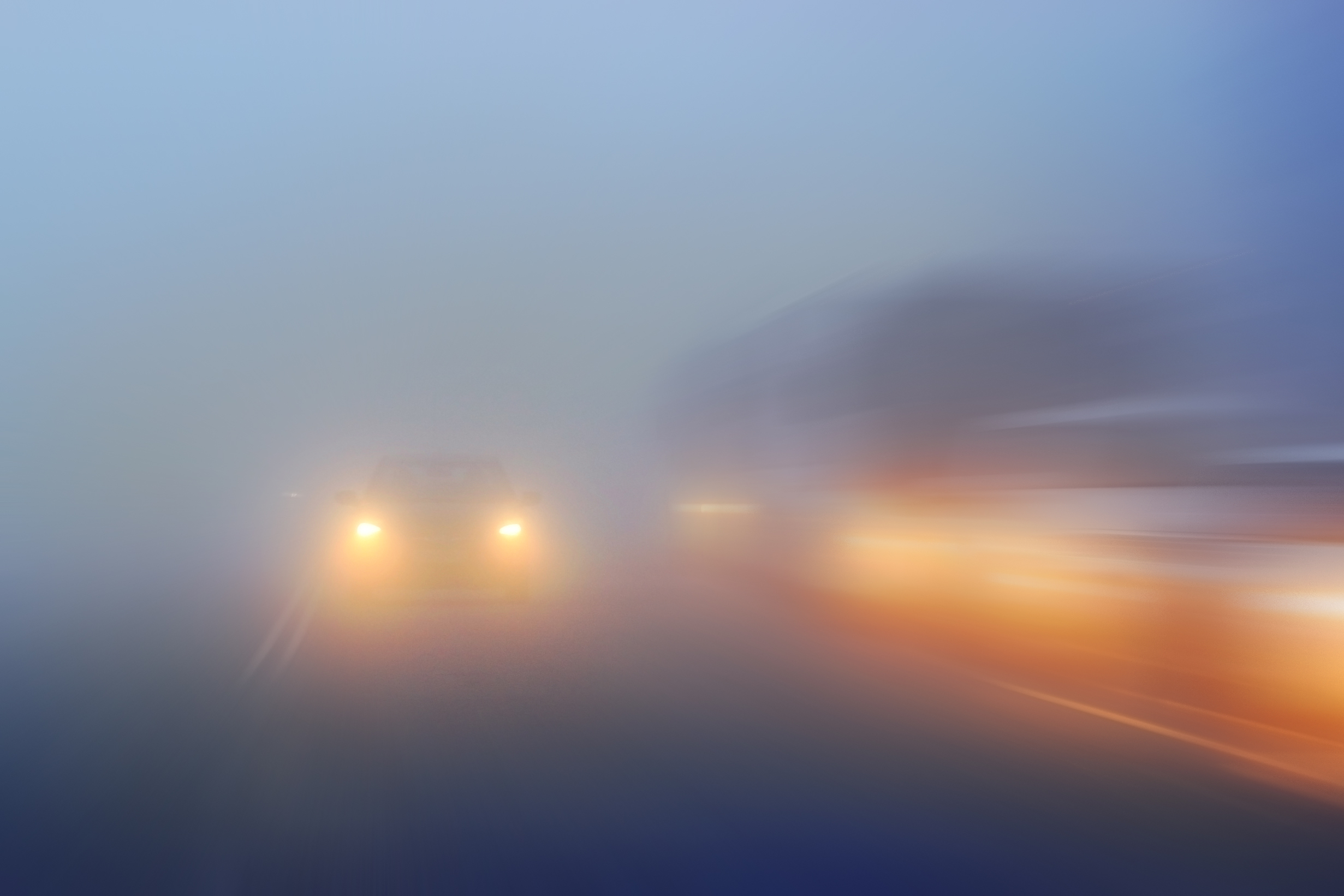 ¿Qué podemos hacer si nos sorprende la niebla conduciendo? | Autopistas